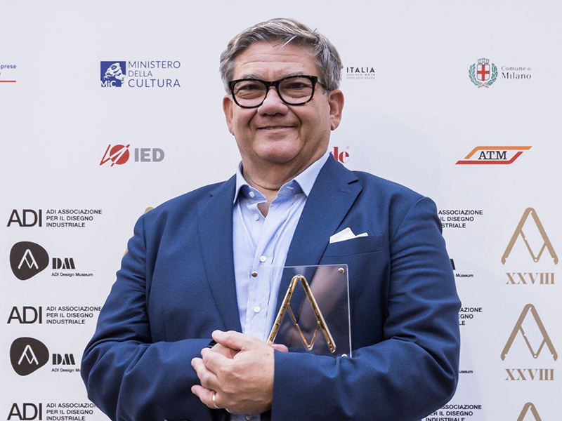 Roberto Ziliani, CEO e fondatore dell'associata Slamp, vince il ...